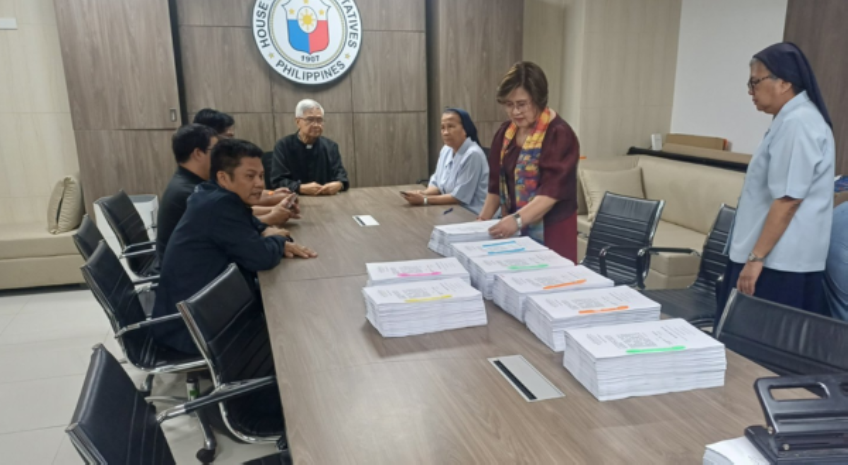 Grupo ng mga pari, madre at mga abogado, inihain ikatlong impeachment ...