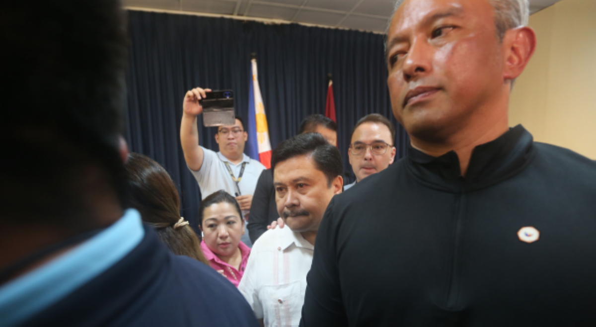 Anak ni Sen. Jinggoy, nag-dirty finger at minura si SILG Remulla!-Balita